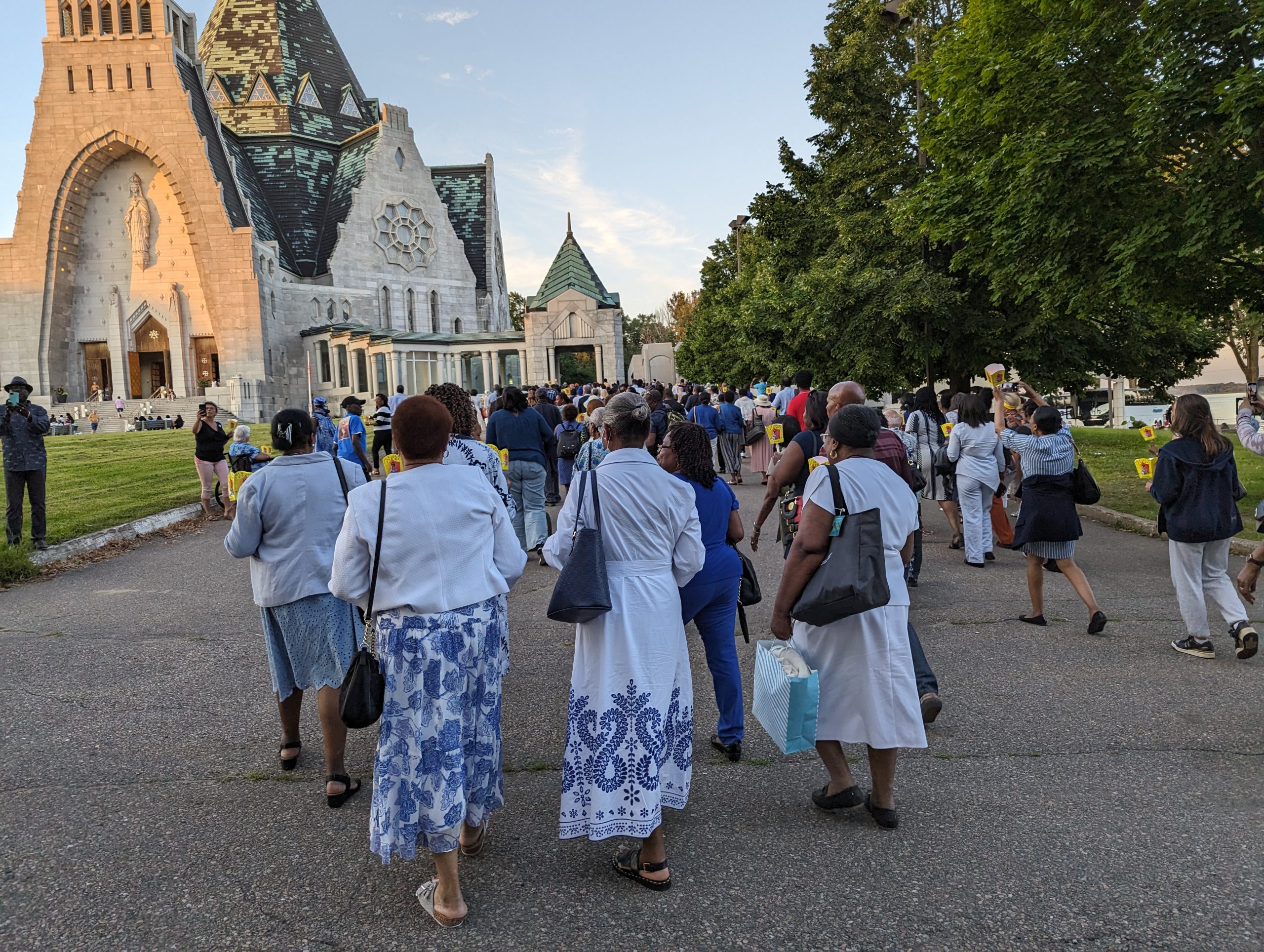 Un pèlerinage en 2024? - La Revue Notre-Dame-du-Cap - Sanctuaire Notre ...